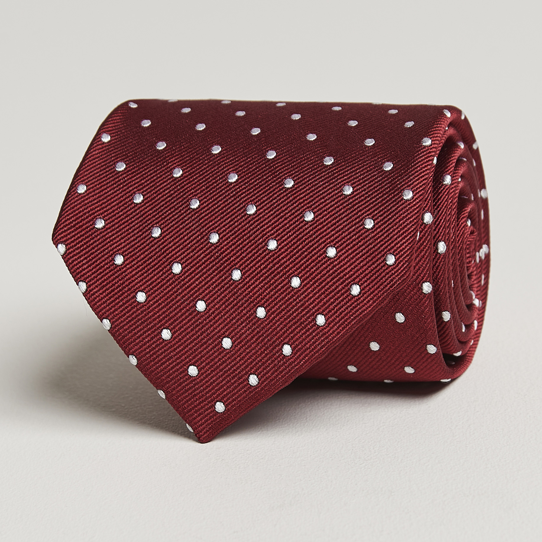 Amanda Christensen Dot Classic Tie 8 cm Wine/White su CareOfCarl.it