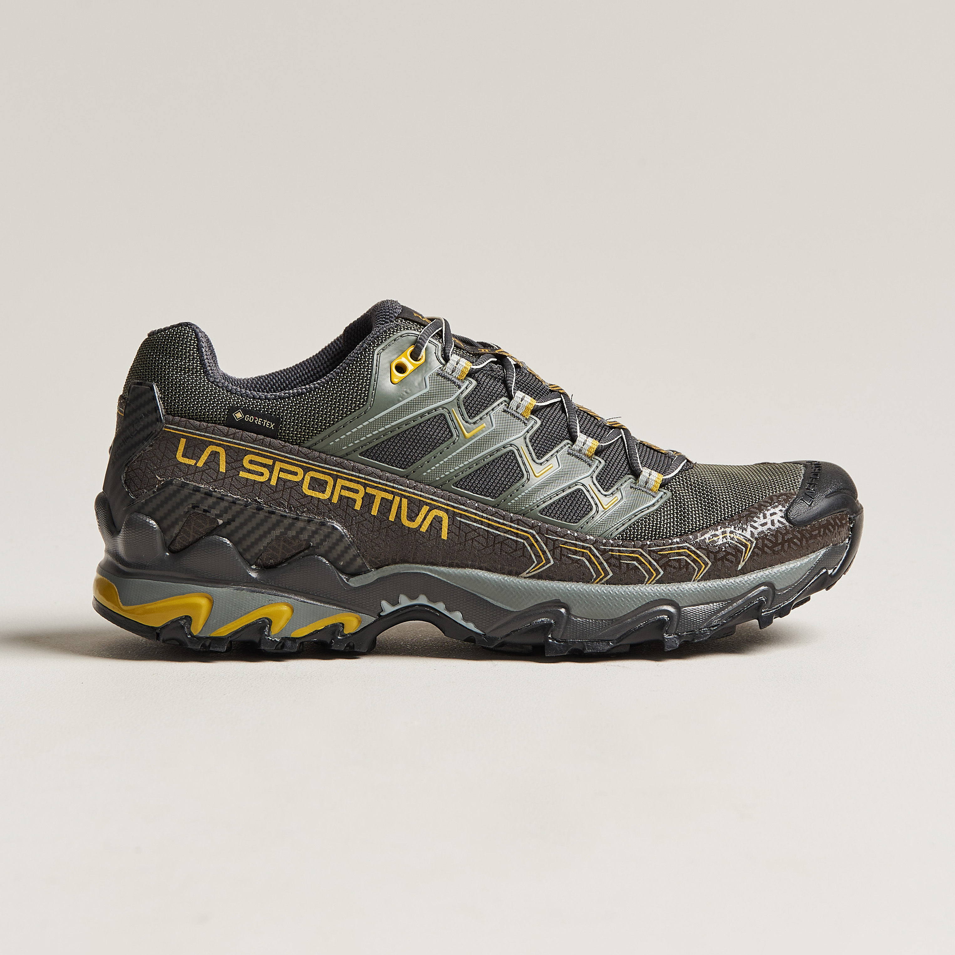 La Sportiva Ultra Raptor II GTX Trail Running Shoes Carbon/Moss su CareOfCa
