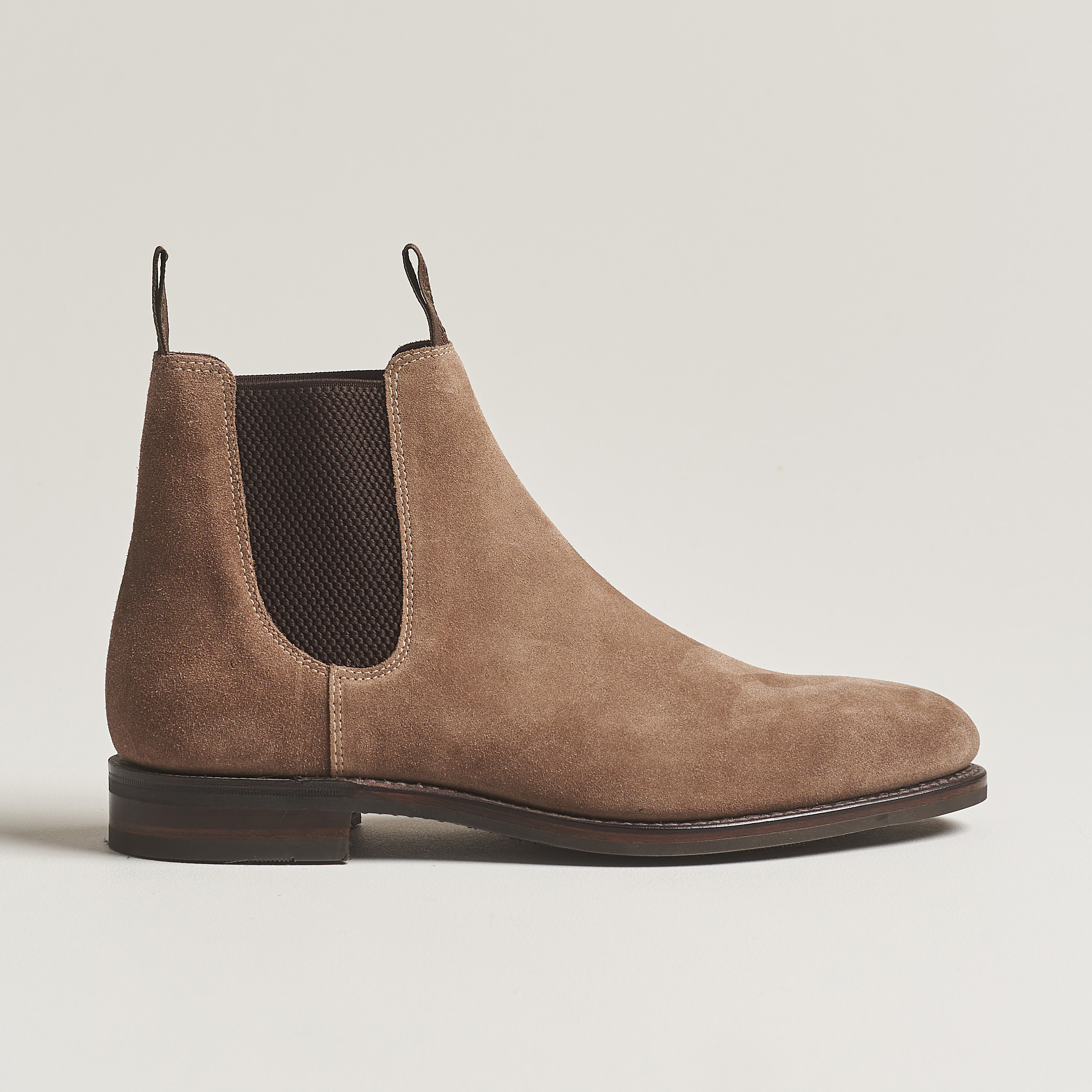 Loake 1880 Emsworth Chelsea Boot Flint Suede su CareOfCarl.it