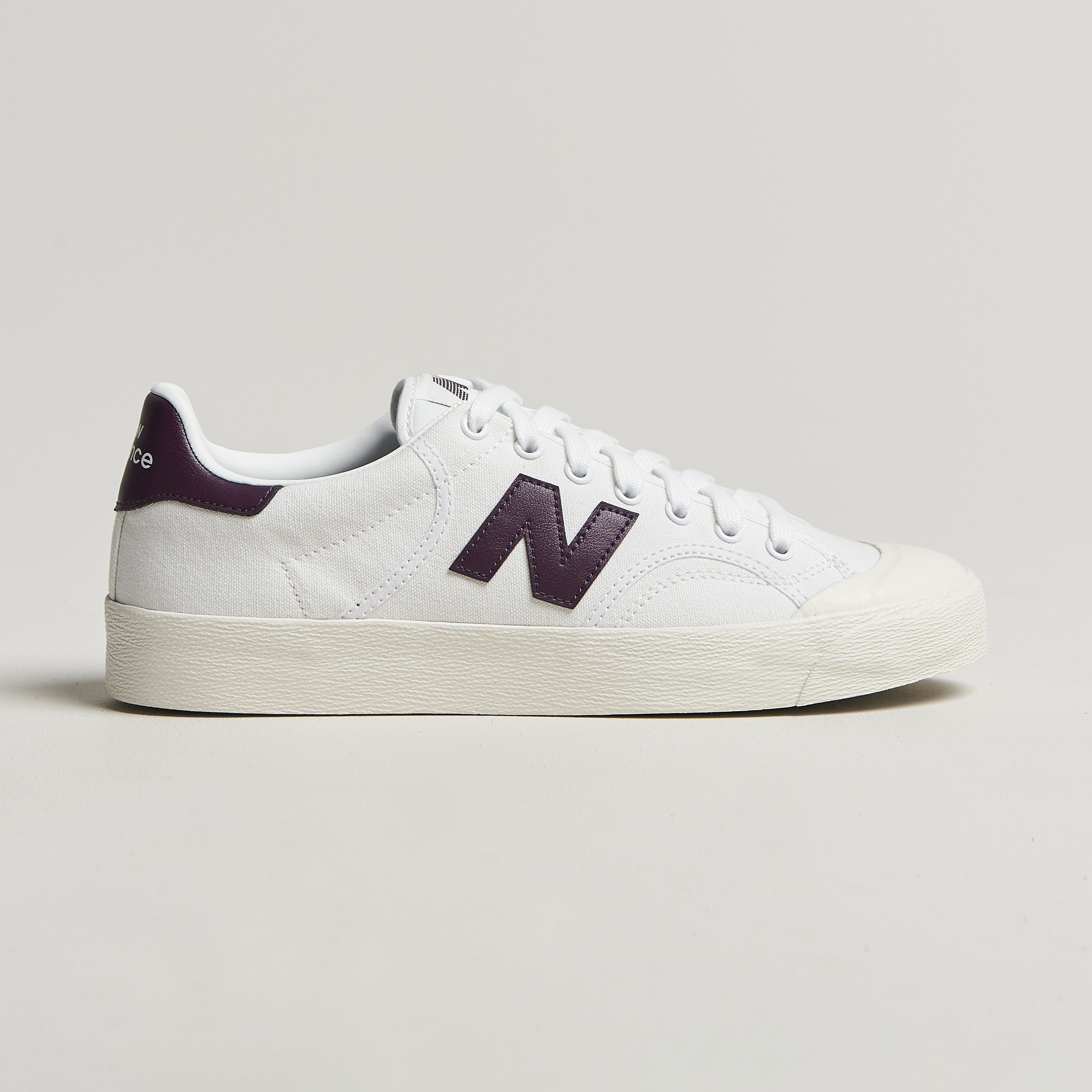 New Balance B100 Sneakers White/Burgundy su CareOfCarl.it
