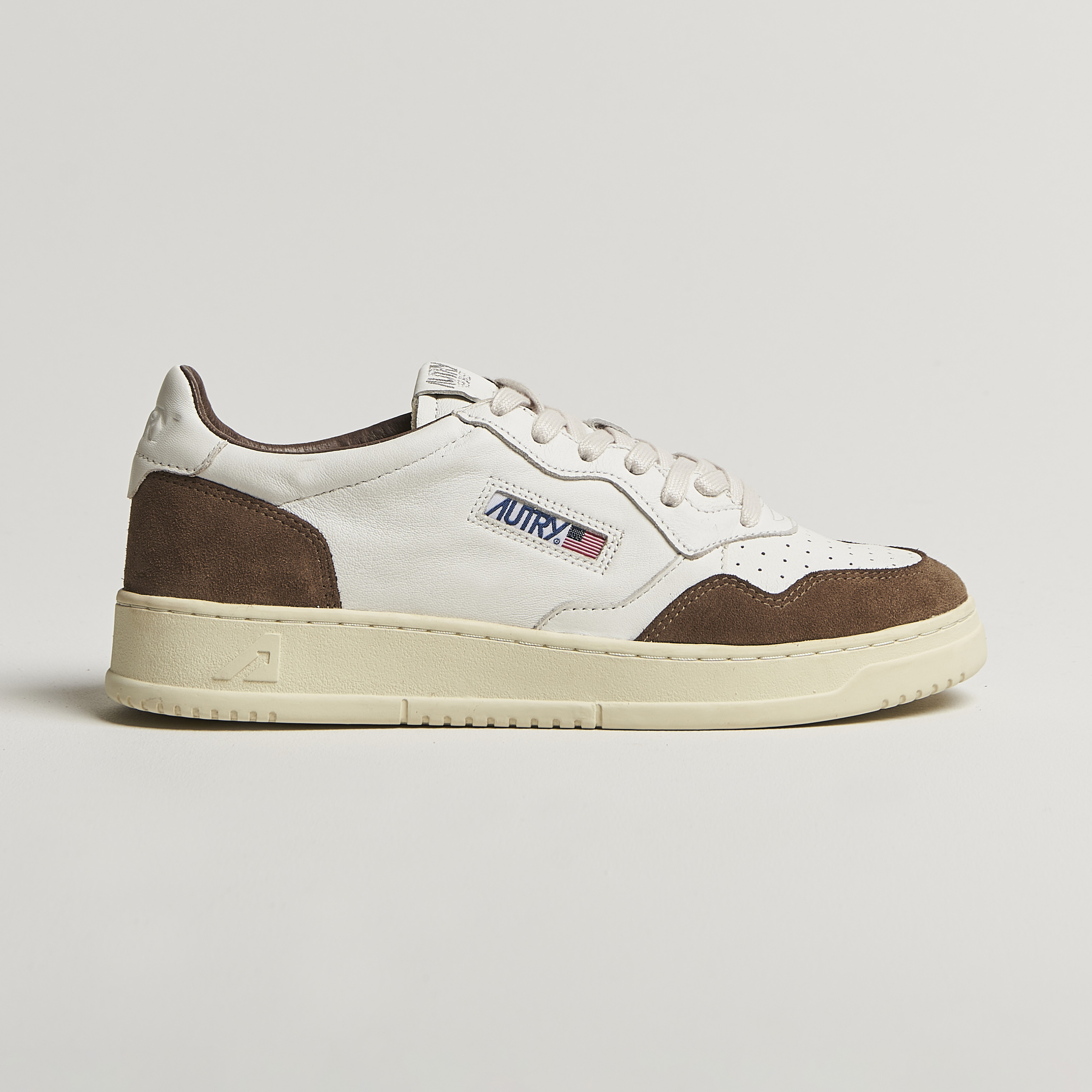Autry Medalist Low Super Soft Goat Leather Sneaker White/Brown su CareOfCar