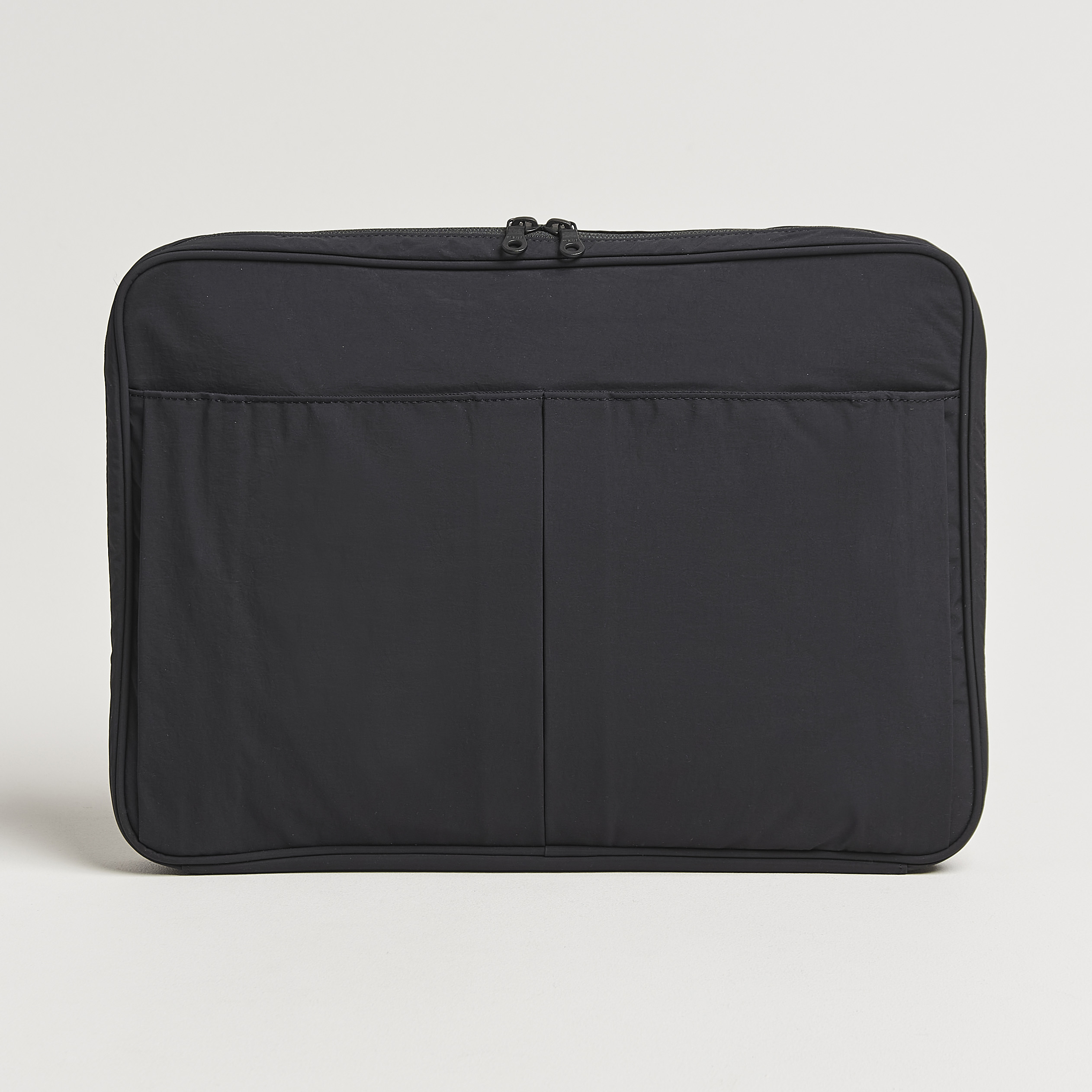 mazi untitled Nylon Laptop Pouch 16 Inch Black su CareOfCarl.it