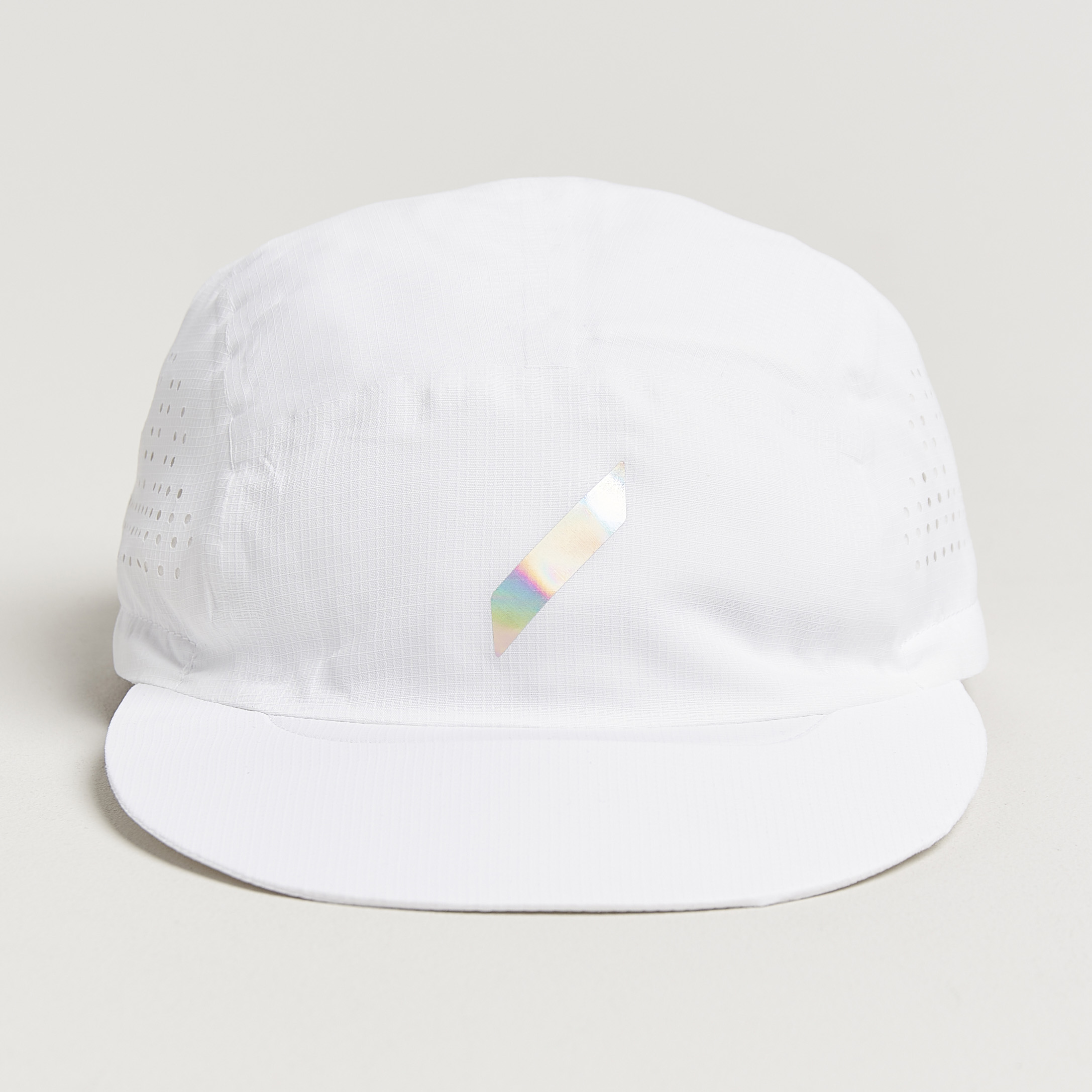 SOAR Running Run Cap White su CareOfCarl.it