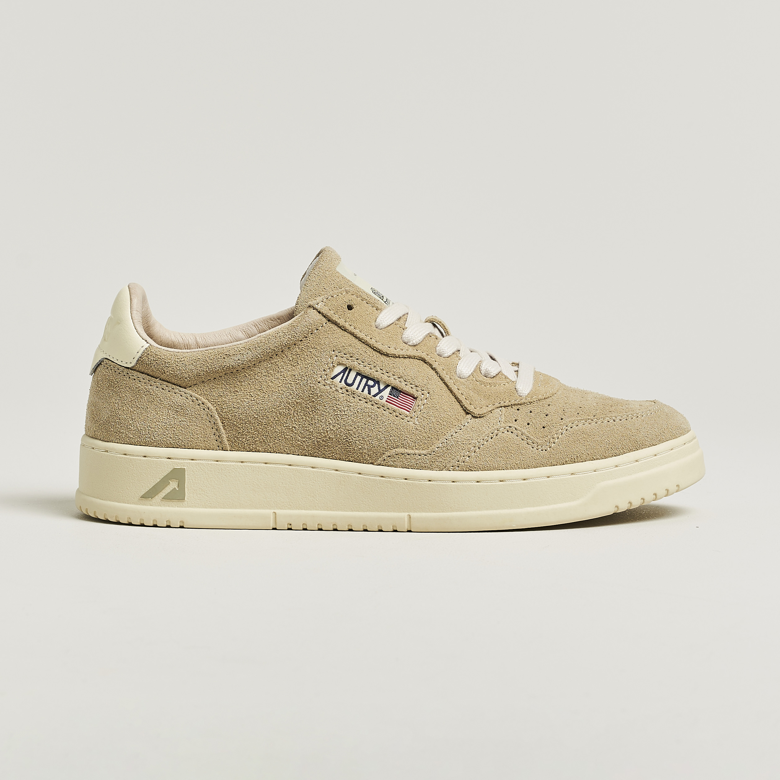 Autry Medalist Low Sneaker Papyrus/White su CareOfCarl.it