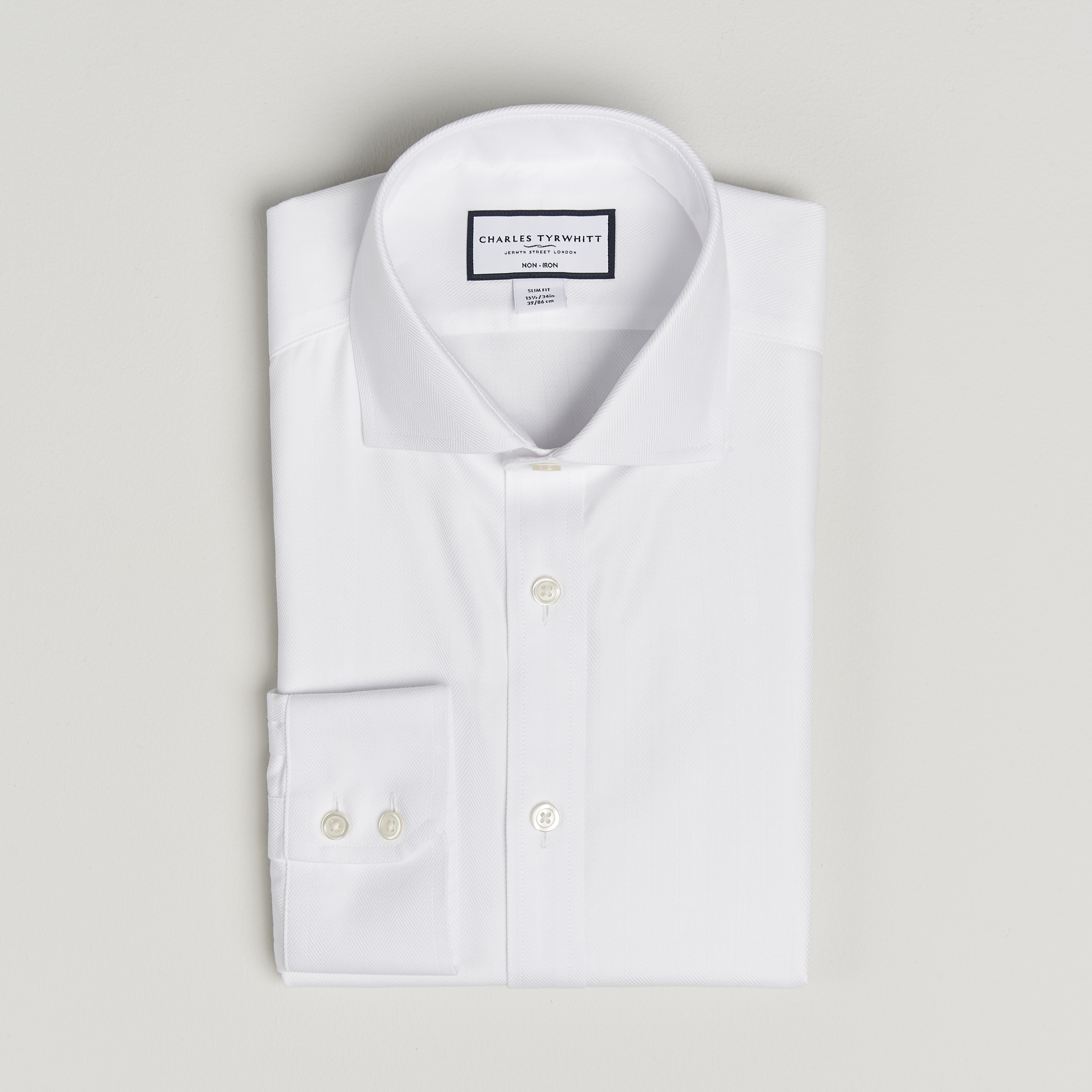 Charles Tyrwhitt Slim Fit Non Iron Herringbone Cut Away Shirt White su Car